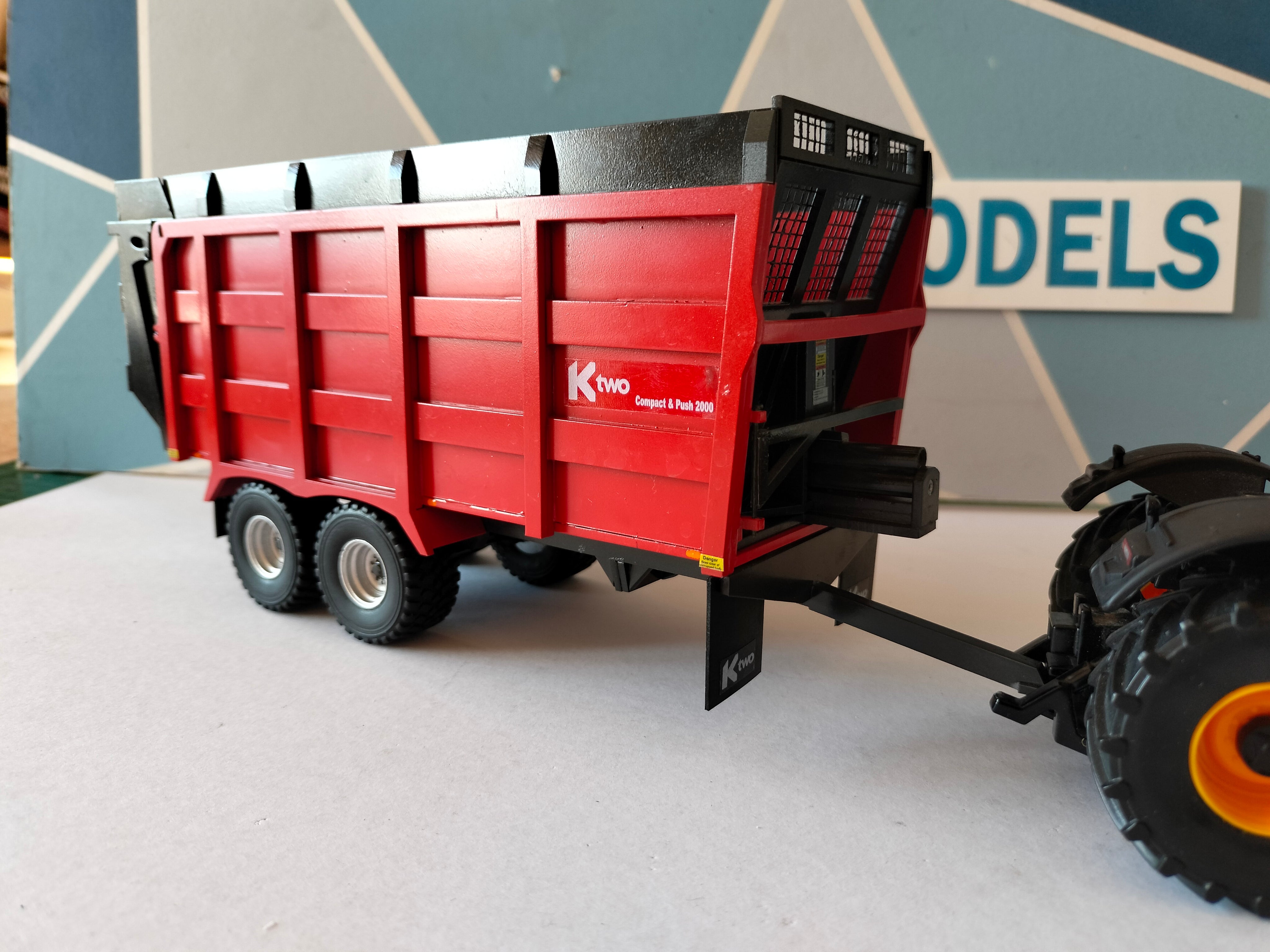 1:32 KTwo Compact and Push Roadeo Silage Trailer Kit – braemeremodels